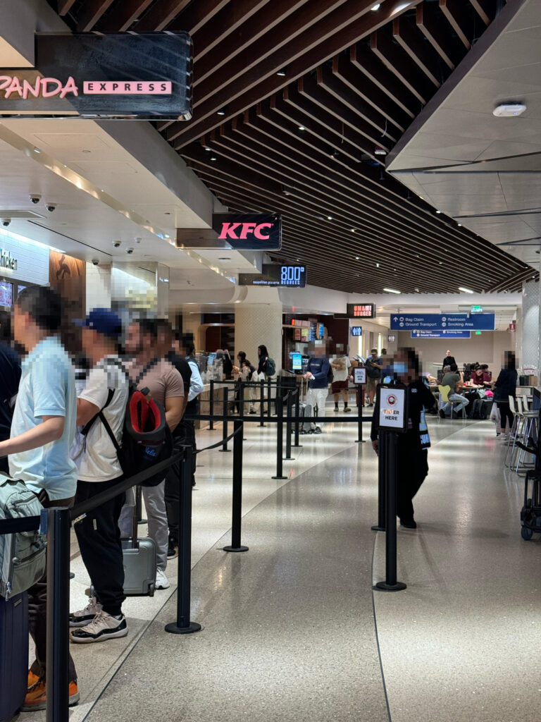 ロサンゼルス空港（LAX）の喫煙所（Smoking Area）はどこにあるのか【2026年】 - Dekakeru.jp