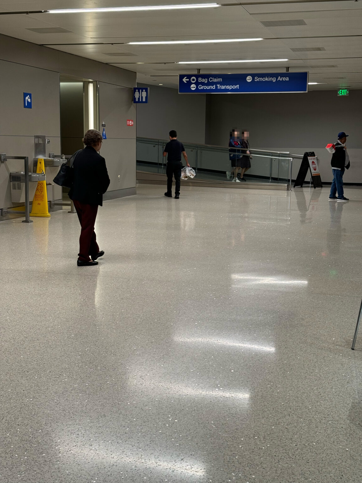 ロサンゼルス空港（LAX）の喫煙所（Smoking Area）はどこにあるのか【2025年】 – dekakeru.jp