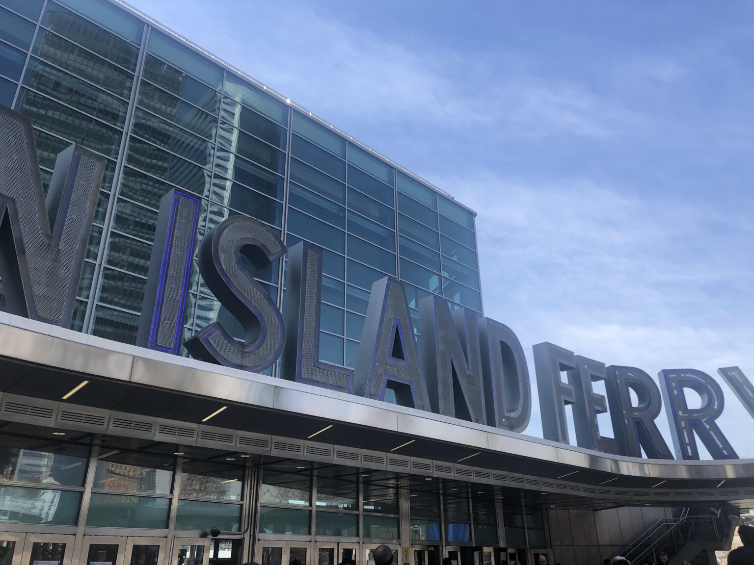 自由の女神をフェリー（無料）で観光しよう！有料との違いや見え方を解説 – dekakeru.jp