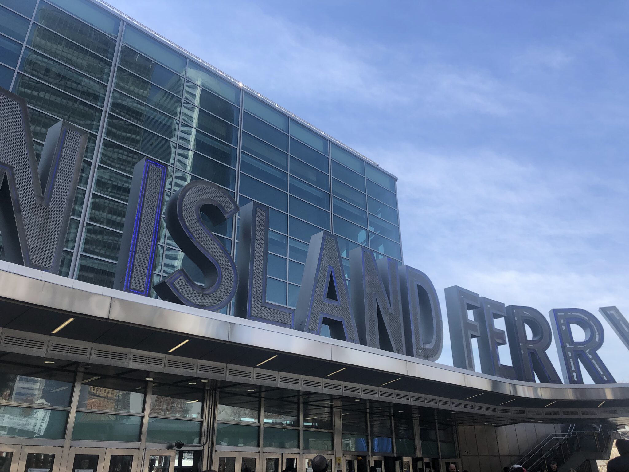 自由の女神をフェリー（無料）で観光しよう！有料との違いや見え方を解説 – dekakeru.jp